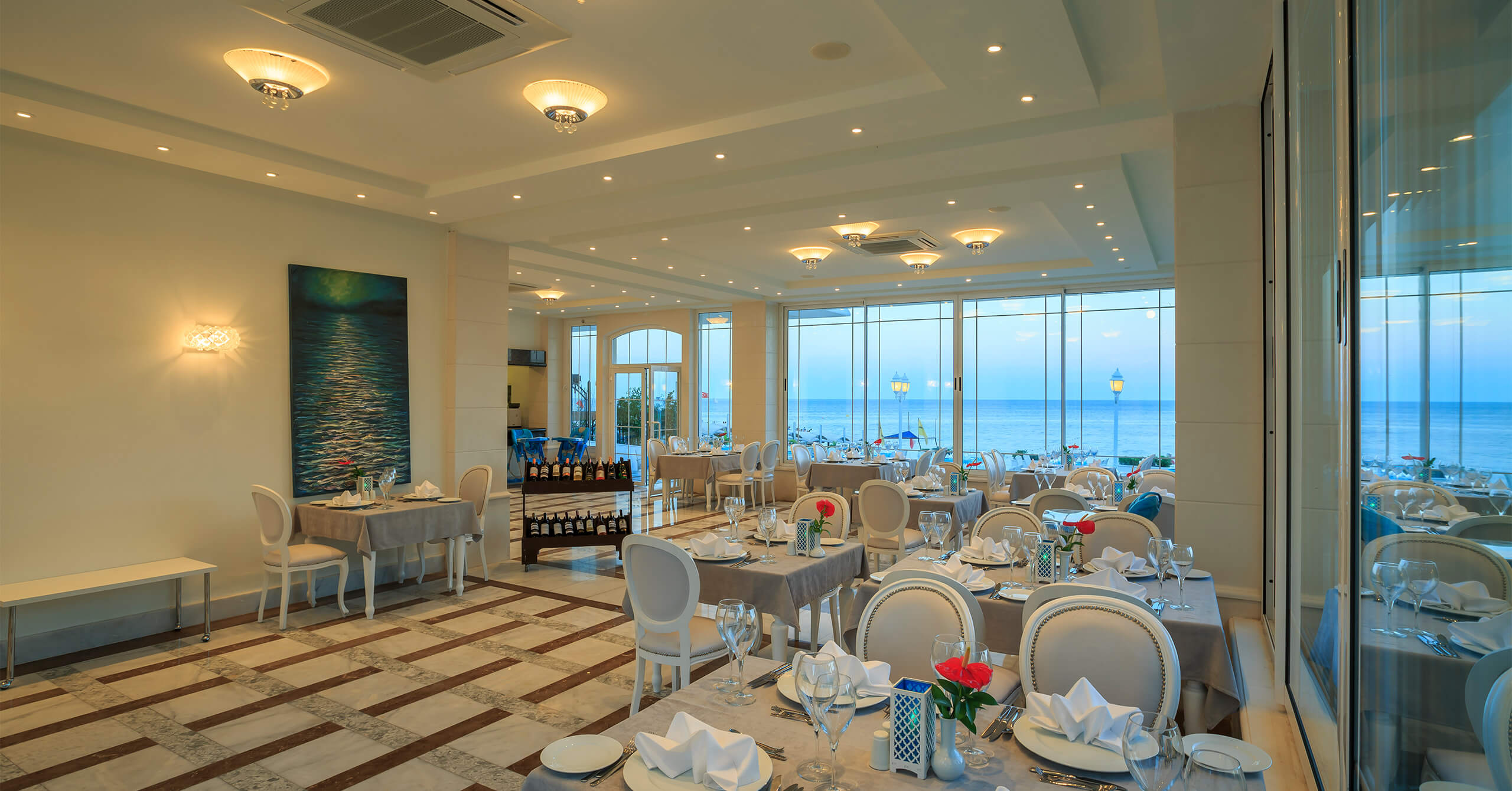 Dobedan World Palace Fish Restoran Slider2