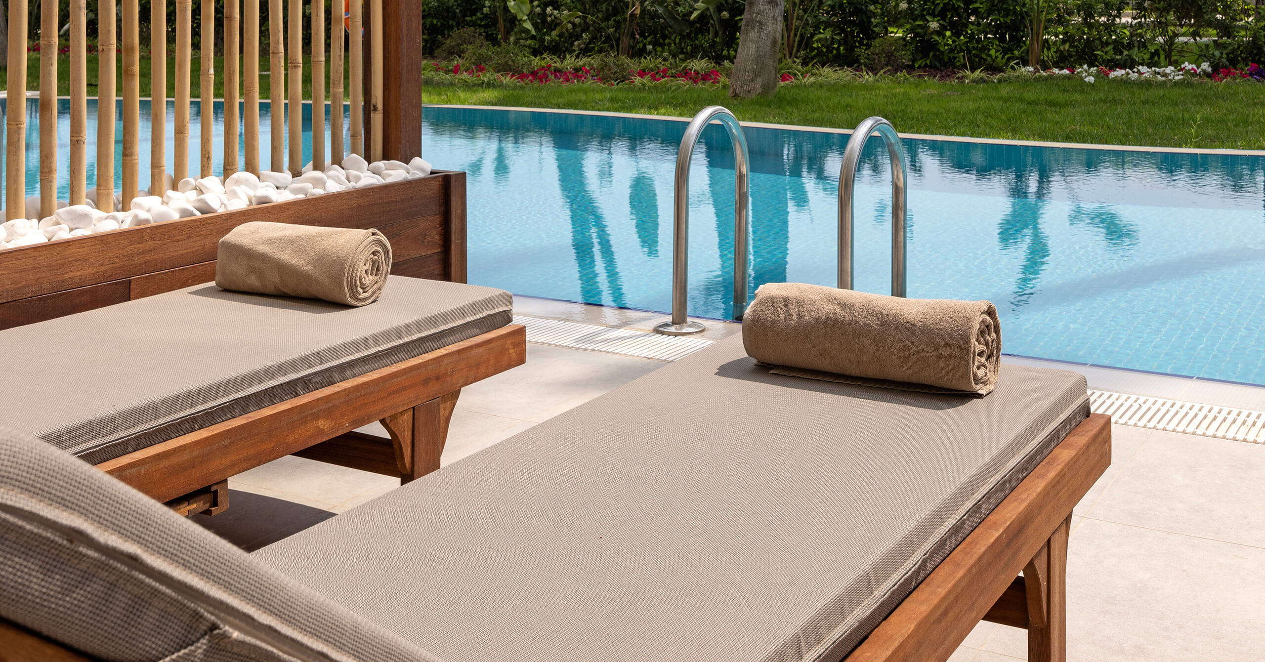 Dobedan World Palace Swim Up Room Slider 5