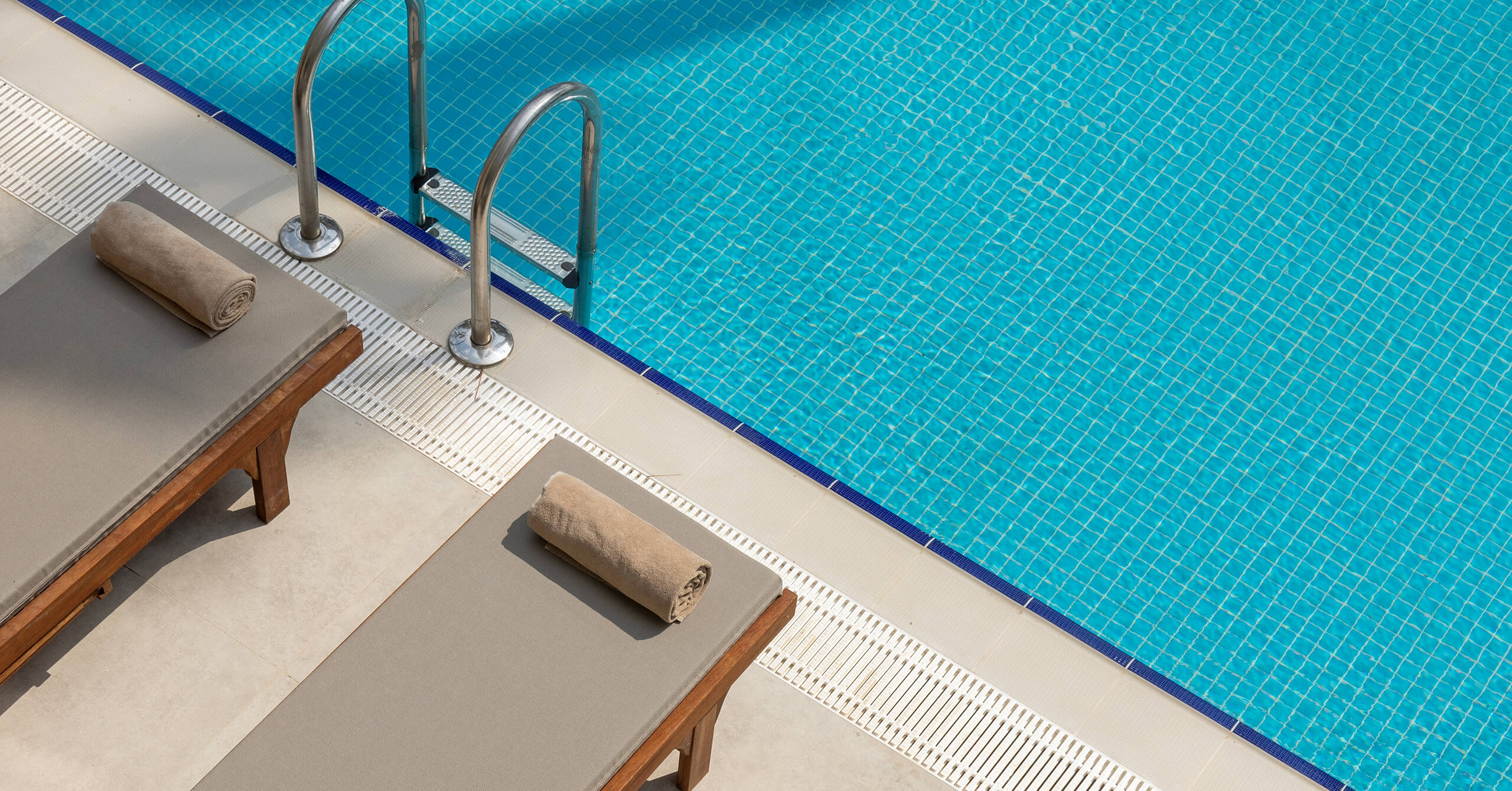 Dobedan World Palace Swim Up Room Slider 4