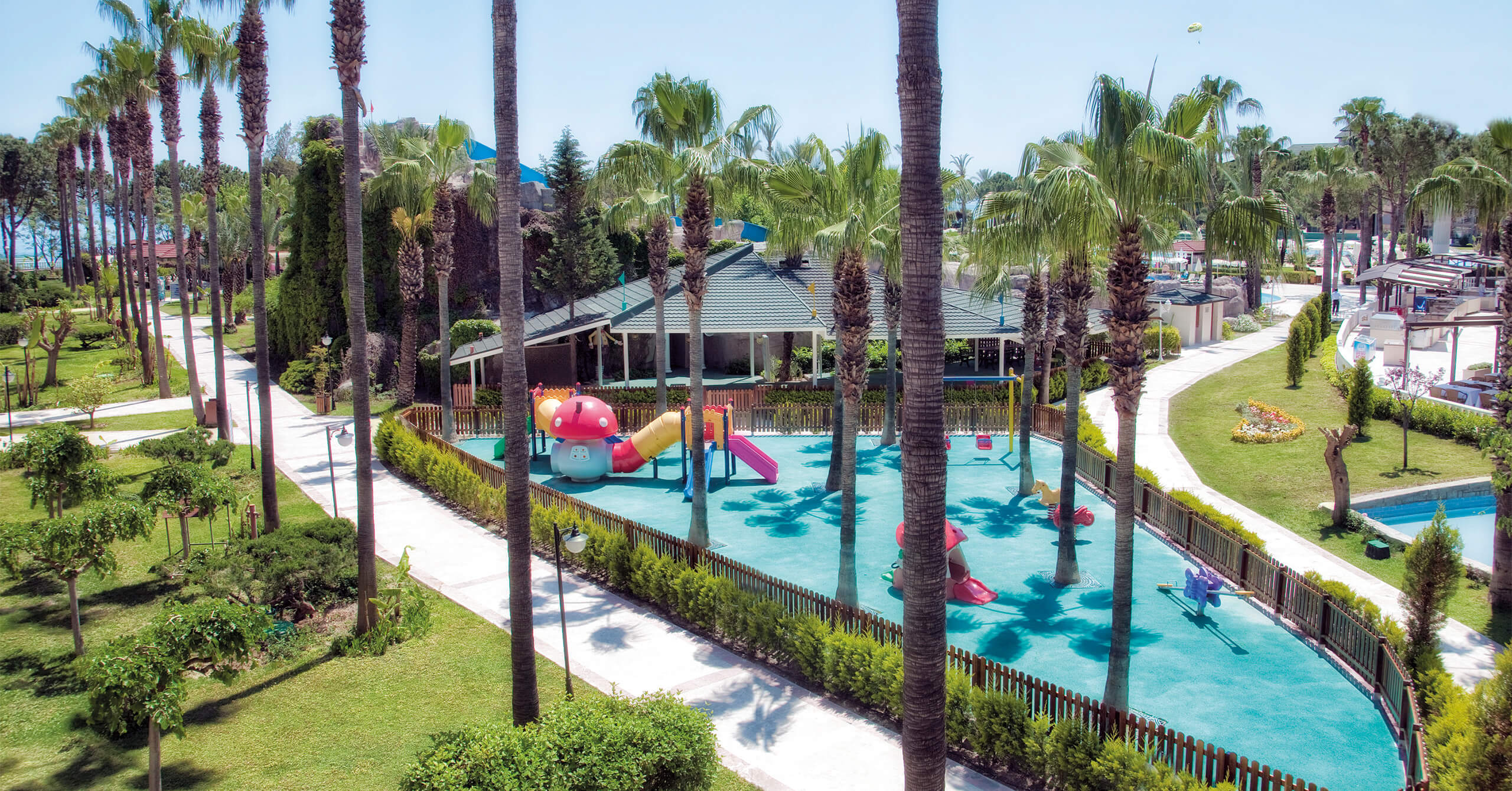 Dobedan World Palace Mini Club Slider3