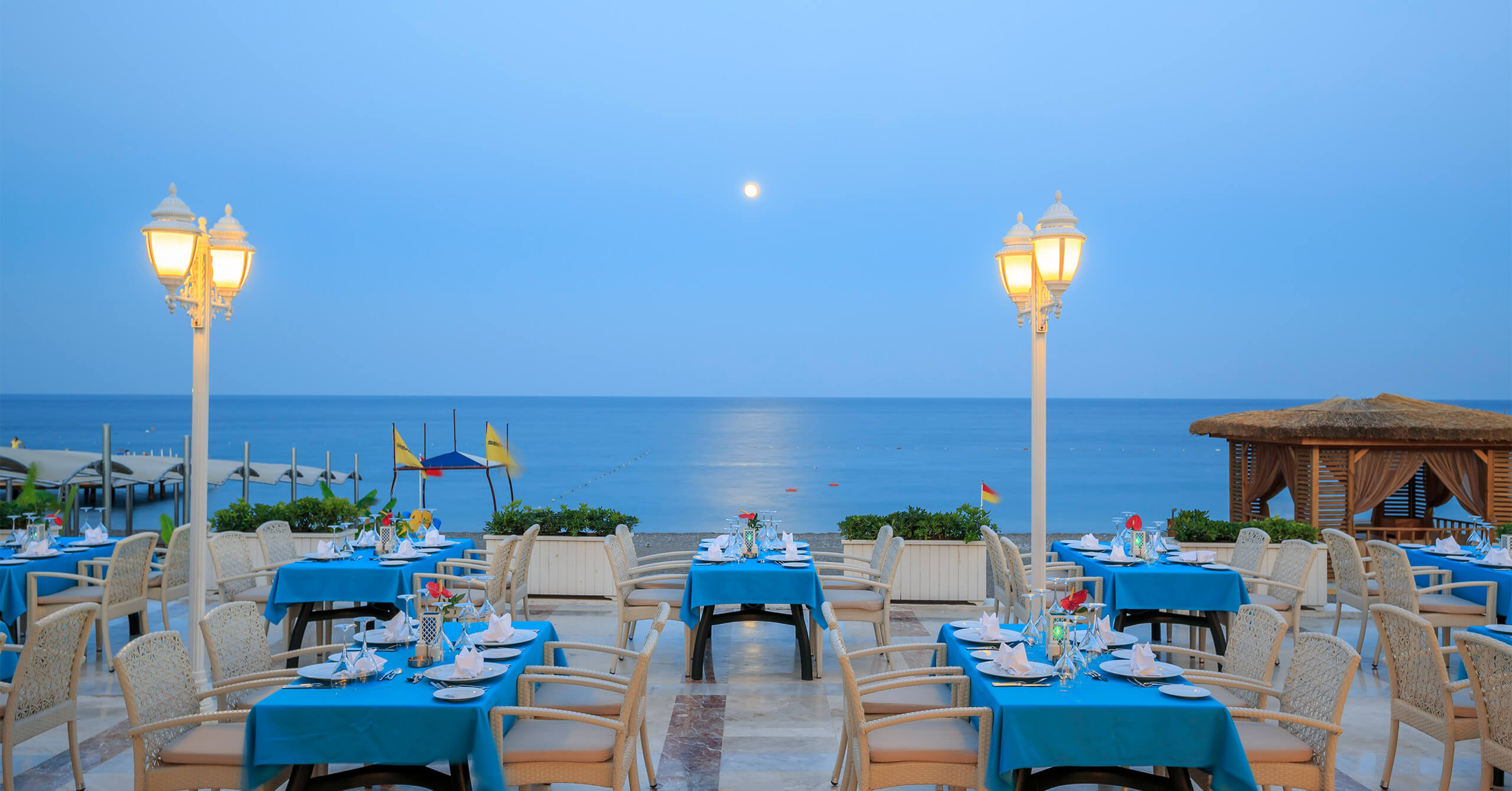 Dobedan World Palace Fish Restoran Slider3