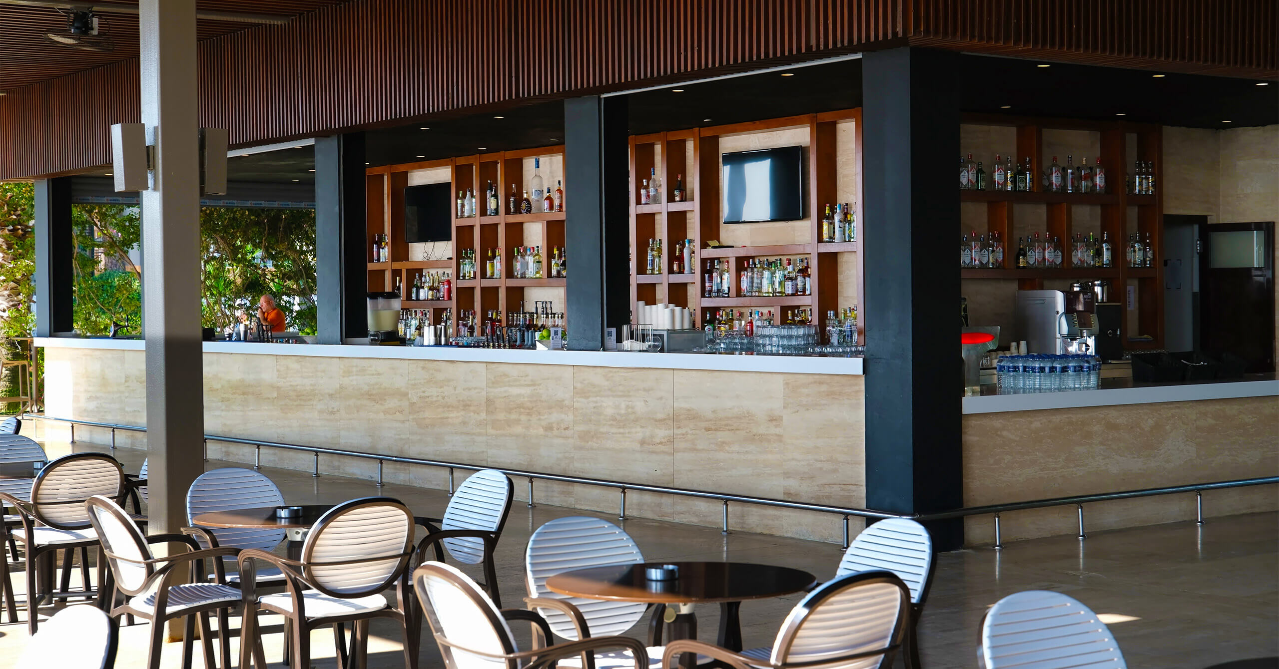 Dobedan World Palace Arena Bar Slider 4